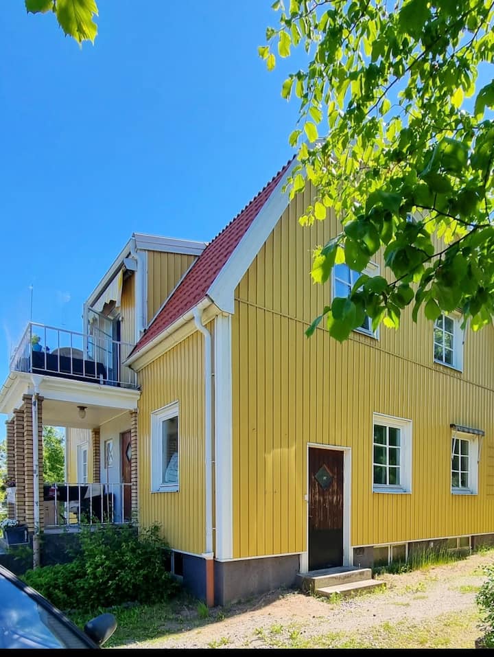 Hus Nära Till Saab Arena. - 