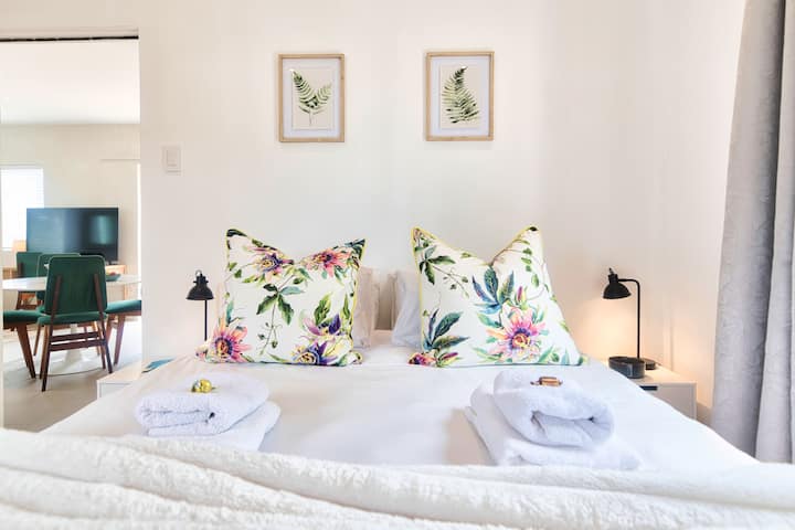 Central*secure Parking*kitchen*garden*braai*desk - Hermanus