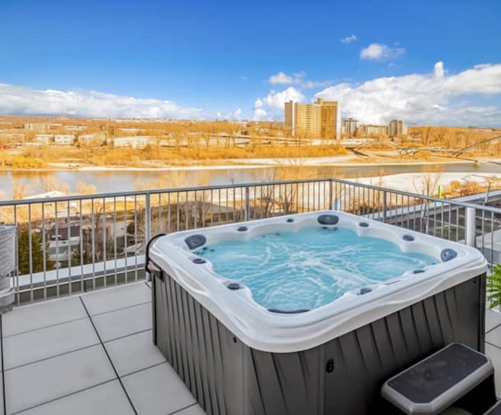 Private Hot Tub Penthouse • Steps To Stampede - Alberta