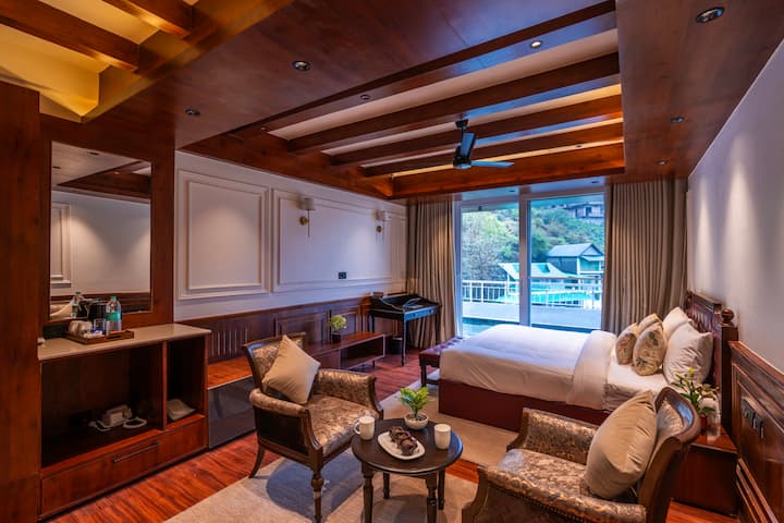 The Grand Four-bedroom Retreat - Kasauli