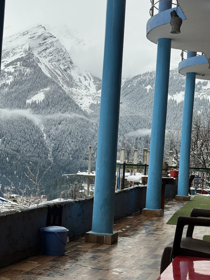 Quadruple Room With Mountain View | Café Kush Tosh - Tosh