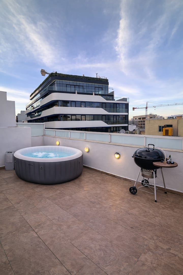 Stylish Penthouse Paceville Center + Terrace - Malta