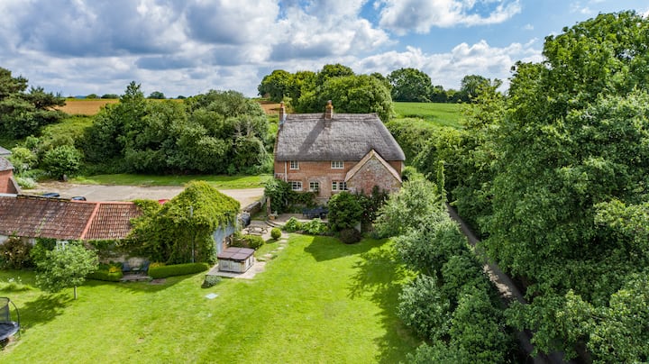 Stunning Family Farmhouse In Dorset Countryside - Bridport, UK