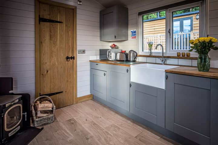 Belle Shepherd's Hut - Bala