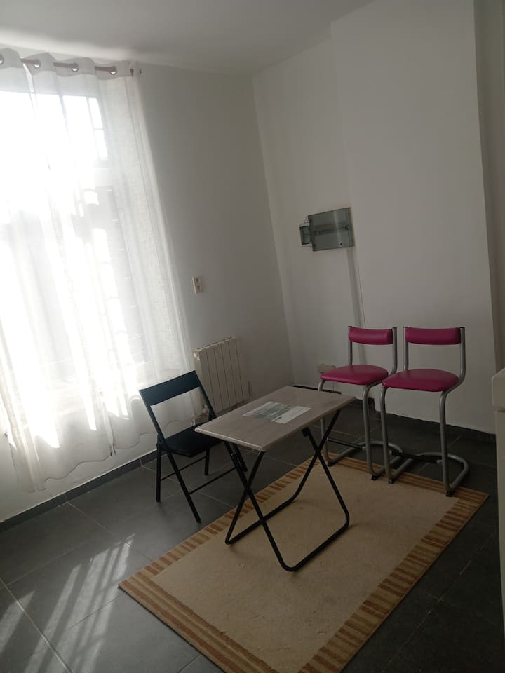 Studio Agréable Salon+cuisine+chambre+toilette - Charleroi