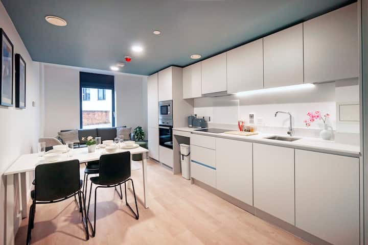 5 Bedroom Apartment- Bradbury Place - Belfast
