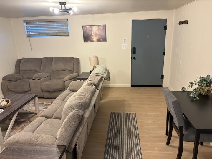 Cozy Home Away From Home - Cheyenne, WY
