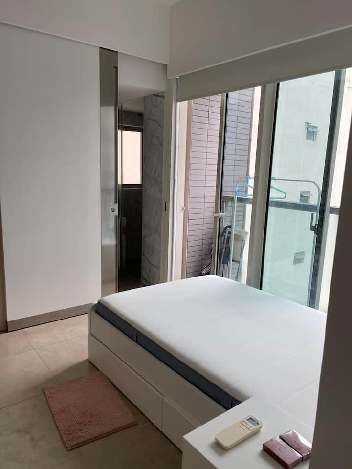 Small Modern Studio Close To Hku For Two - Sai Kung