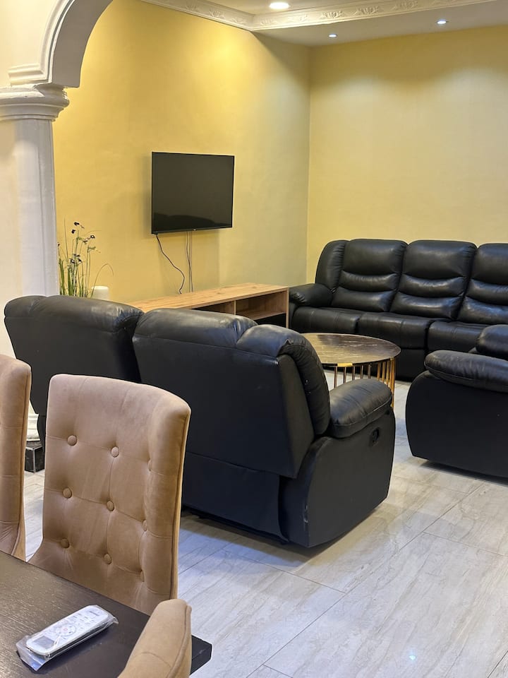 Maison Basse Deux Chambres Centre - Kinshasa