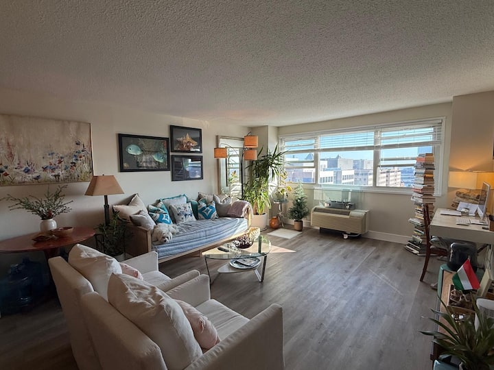 10 Mins To Nyc: 1 Bd/1 Ba, Bright & Spacious Home - Hoboken, NJ