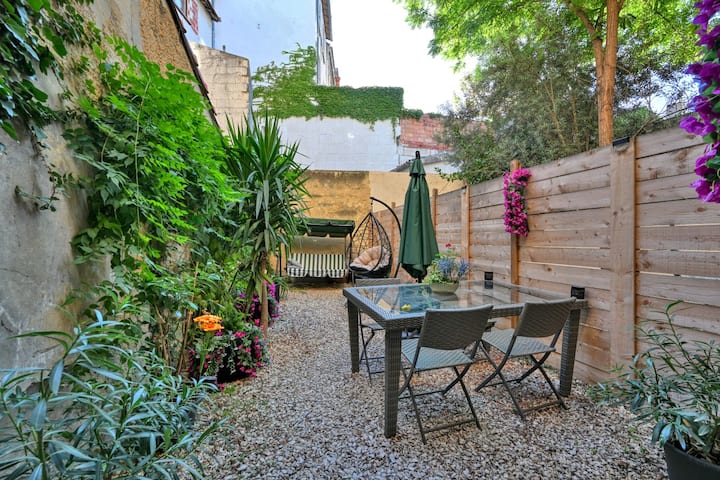 L Oustaou Davignoun Cour En Centre-ville - Avignon