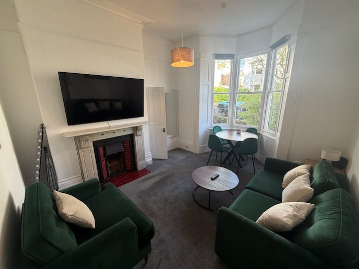 Contemporary 1-bed Retreat Free Parking & Patio - 브라이턴