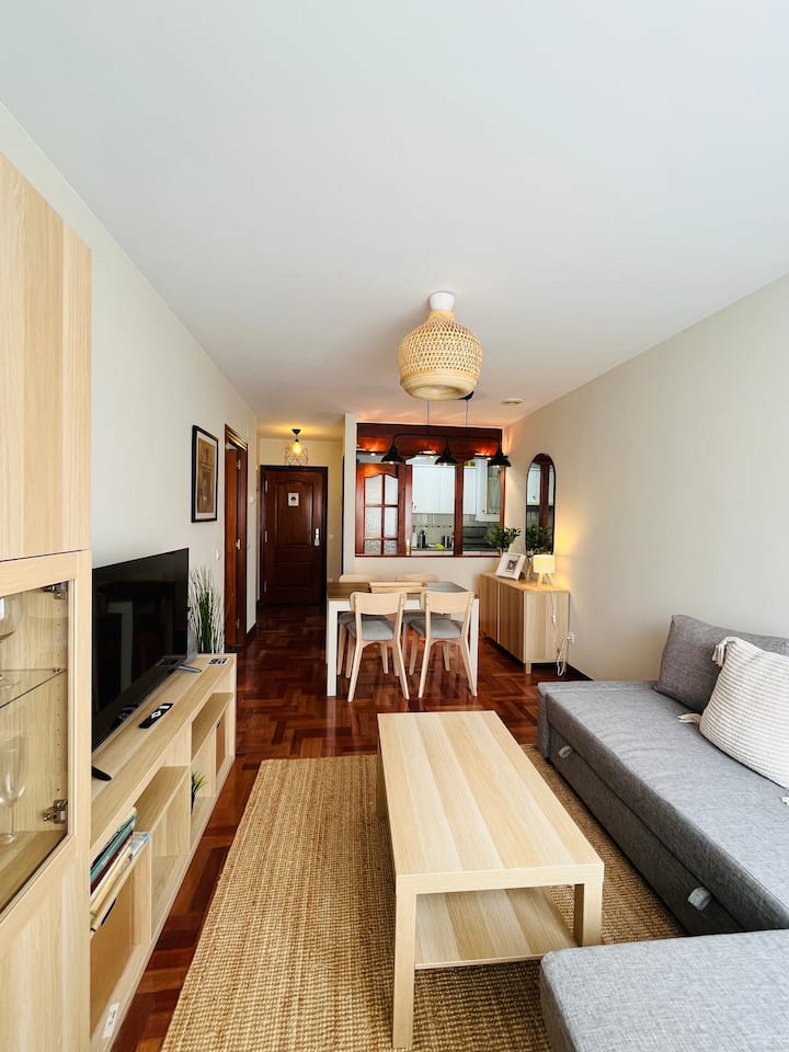 Cozy Apartment - 1 Min To San Lorenzo Beach, Gijon - Gijón