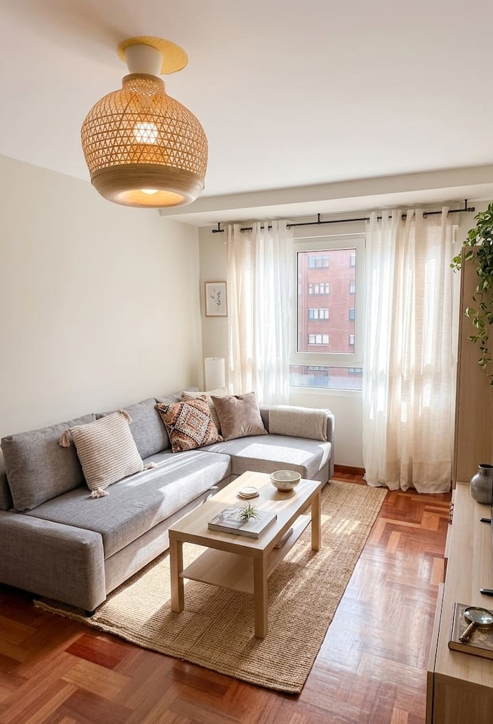 Cozy Apartment - 1 Min To San Lorenzo Beach, Gijon - Gijón