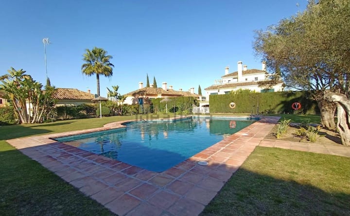 Chalet Pareado En Sotogrande Costa - San Roque