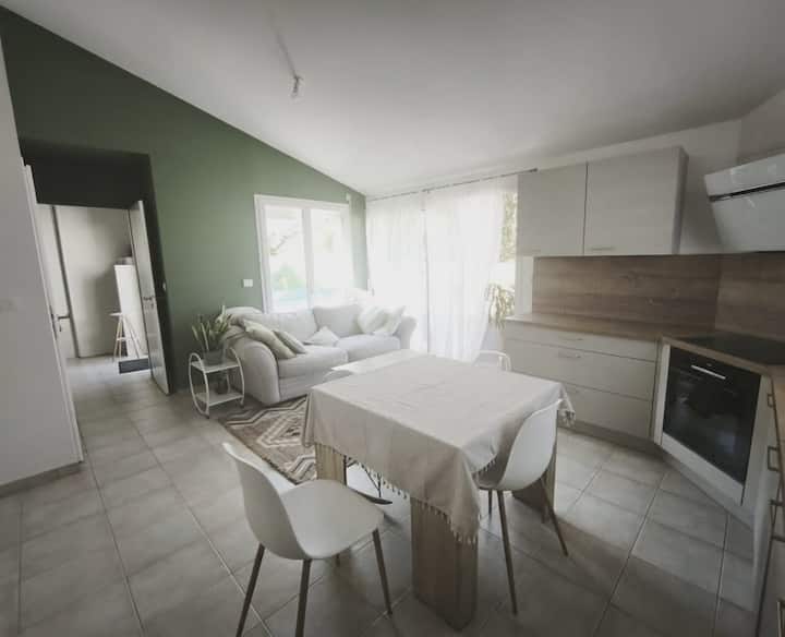 Maison Avec Terrasse, Proche Aytré Plage & Bus - Aytré