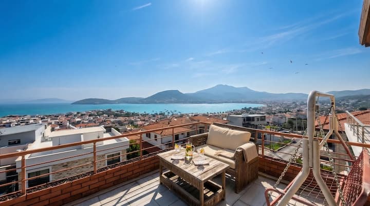 Üç Kişilik Deniz Manzaralı Oda Teras - Foça