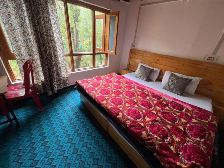 Family Homestay W/ Local History & Meals, J&k - Pahalgam