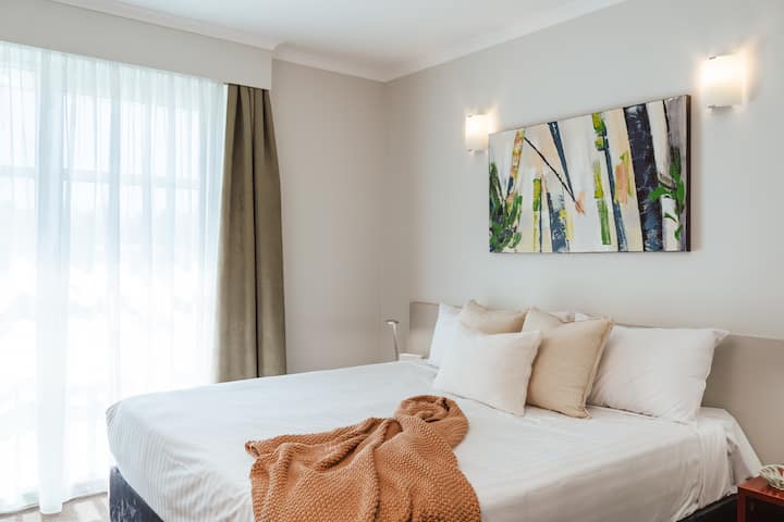 Three Bedroom Open Plan Apt, Perfect For Groups - Canberra