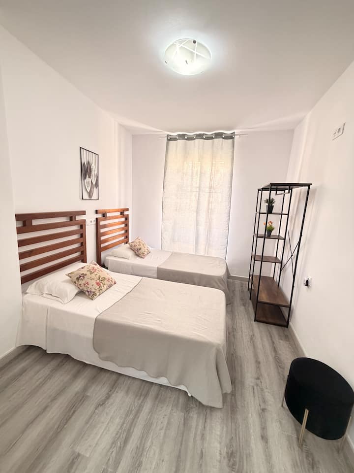 Luminosa Habitación Doble Con Baño Privado - Valencia