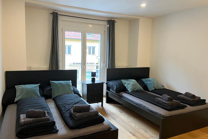 10 Sleeps | Hauptplatz | Food & Fun At Your Door - Wiener Neustadt