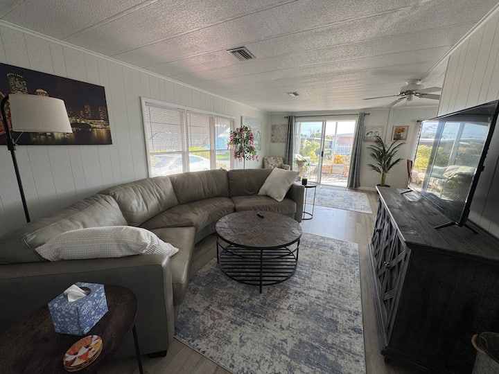 Sunrise Retreat In Active 55+ Community - Venice, FL