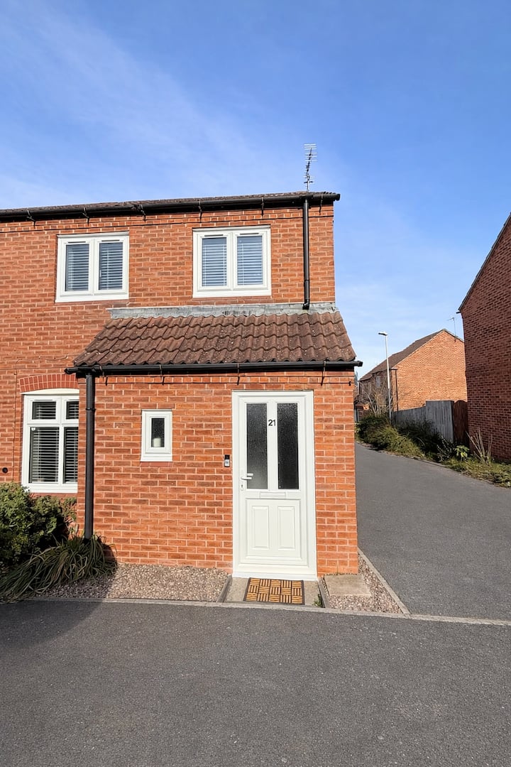Modern 3 Bed | Parking | Sleeps 6 | 2.5 Bath - Leicester