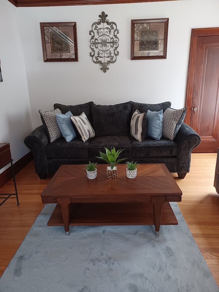 Craftsman Ranch-single Floor Living-all Amenities - Bedford, OH