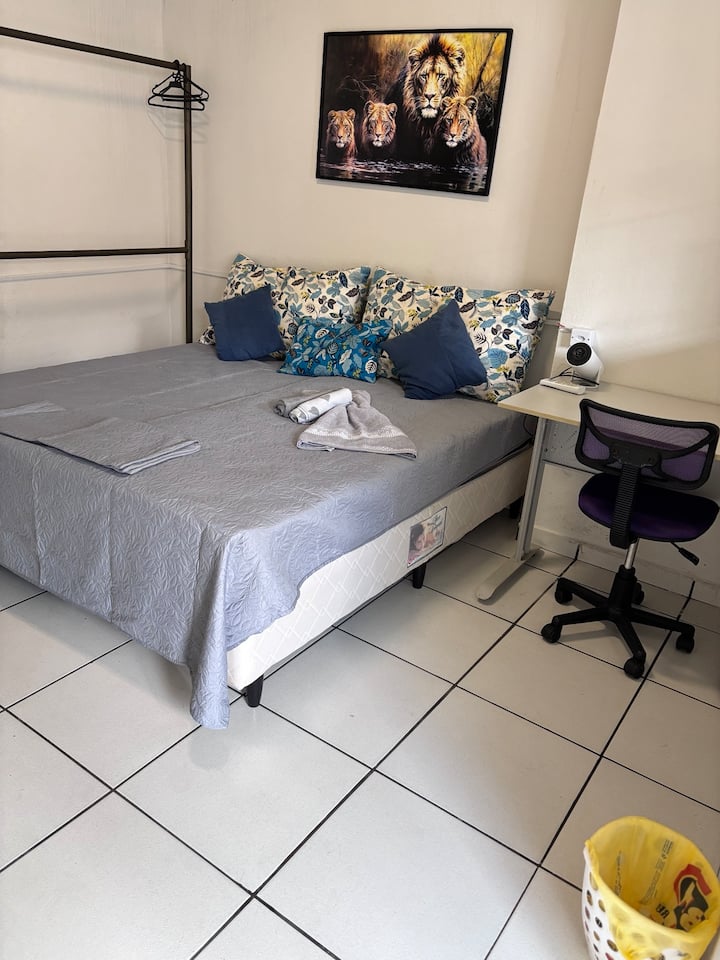 Quarto Confortável Com Ar E óTima Localização - Brazil