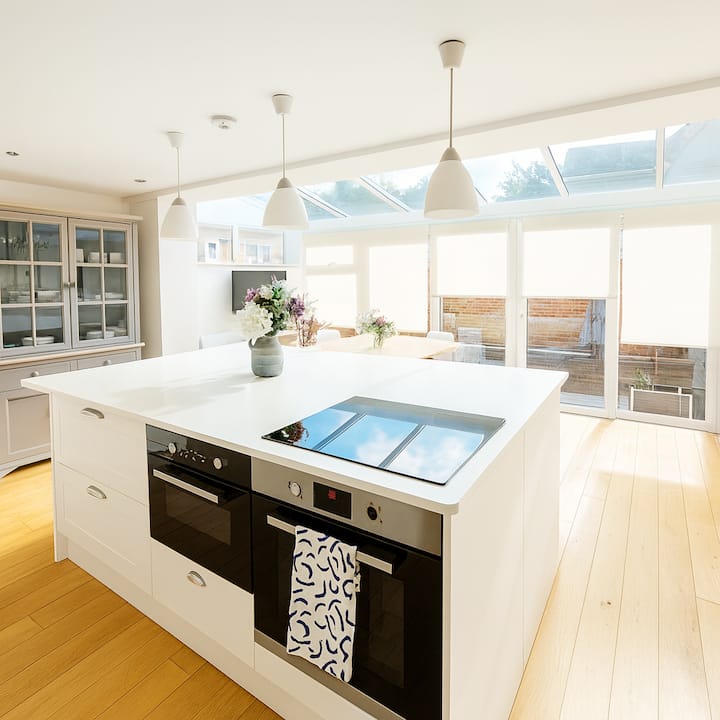 Beautiful 4-bed Home | Near Sandbanks Free Parking - Bournemouth