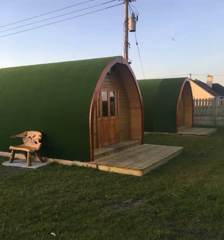 Glamping In The Heart Of Banna Beach - トラリー