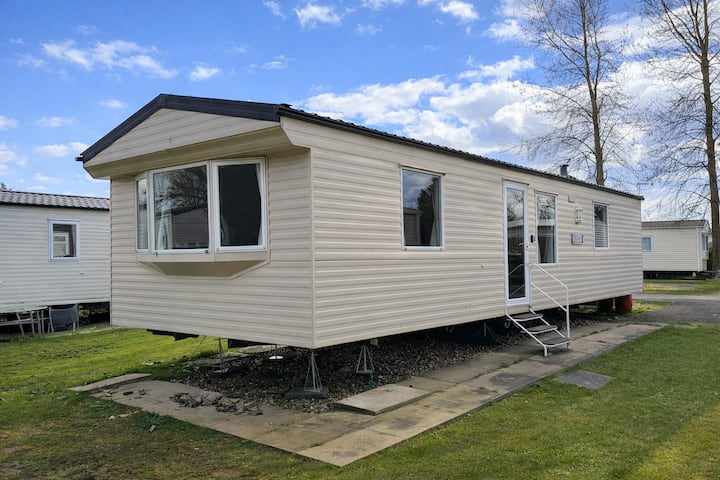 Dog Friendly Caravan At Southview Ref 33031w - Skegness