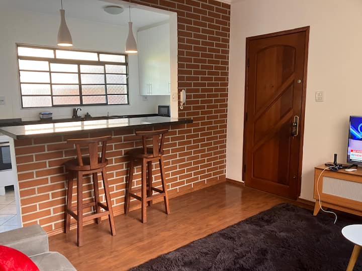 Amplo Apartamento Central Com Garagem - Poços de Caldas