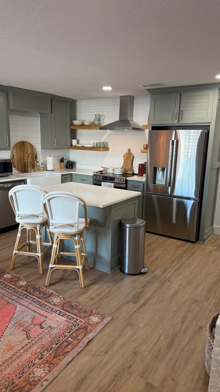 Fully Renovated Modern Apartment - Albany, GA