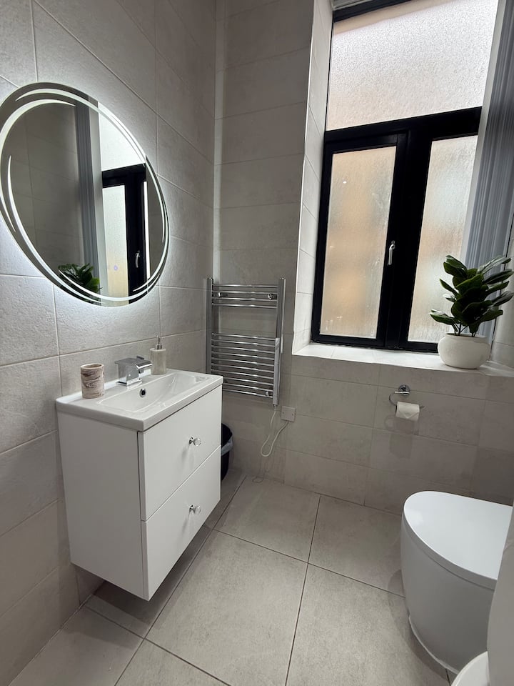 Modern Ground Floor Apartment Bradford City Centre - Bradford