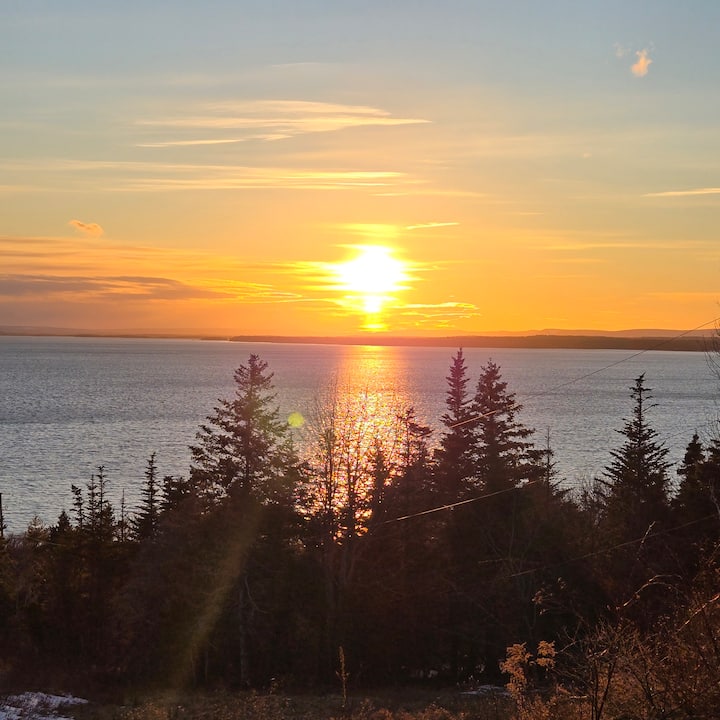 Derby House | Lakeview Sunset Retreat - Cape Breton Island