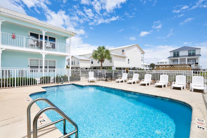 Dolce Vita | Gulf Shores| Sleeps 8 | Walk To Beach - United States