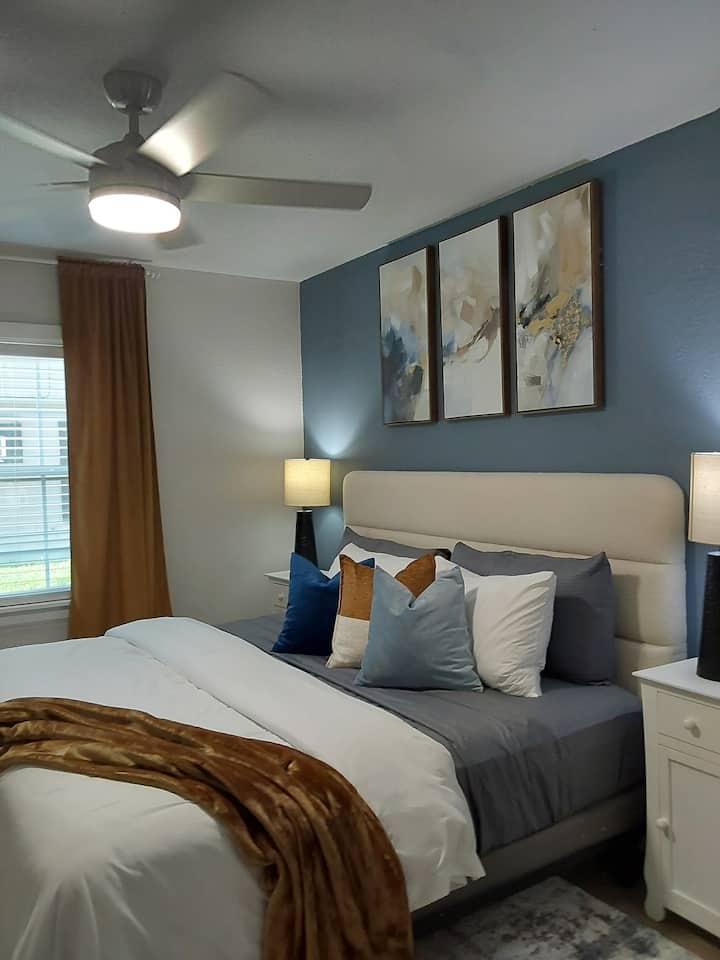 The Blue Bungalow - Houston