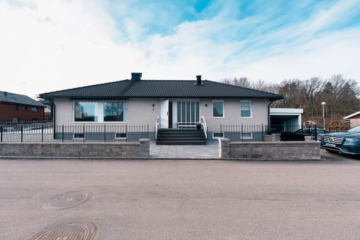 Scandinavian Home With Terrace & Sunroom - Gothenburg