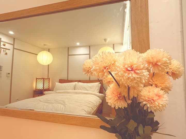 New Open/ 프라이빗/ 편안한/ 홍대공항철도 5min/ 침대4/ 욕실2/ 서울시지정 - Seoul