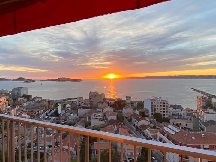 Un Balcon Sur La Mer Et Les îLes - Plages de Marseille Prado