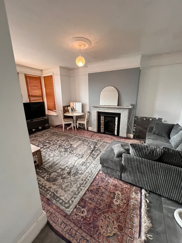 Two Bedroom Maisonette In The Heart Of Eastbourne - 西福德