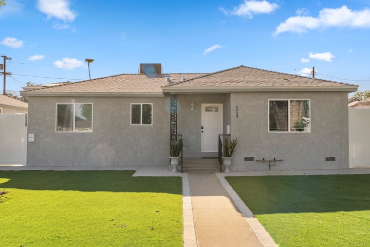 2b 2b Reseda- Near Universal Studios - Los Ángeles, CA