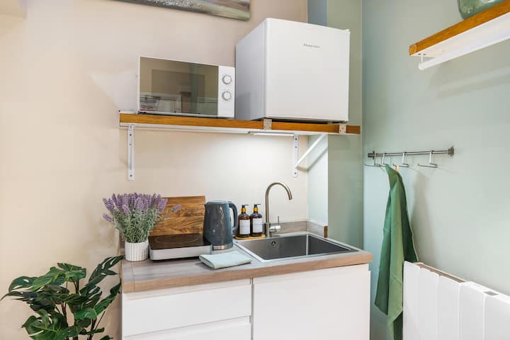 Heart Of North Laine | Cozy Bond Street Studio - Brighton