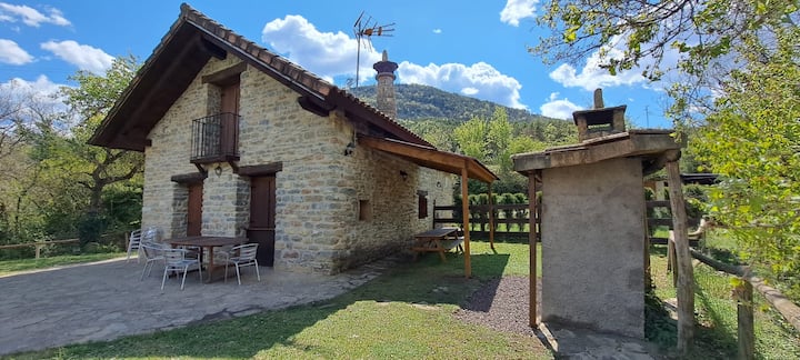 Casa De Piedra En Entorno Tranquilo - Fiscal