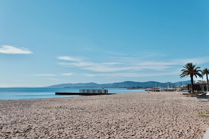 Spacieux Tout à Pieds- Vue Mer - Fréjus