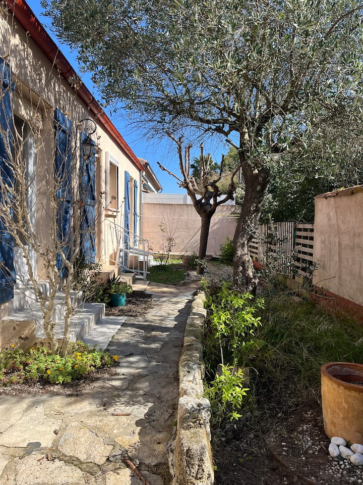 Une Chambre Au Calme Et Proche De Tous Services - Saint-Jean-de-Védas