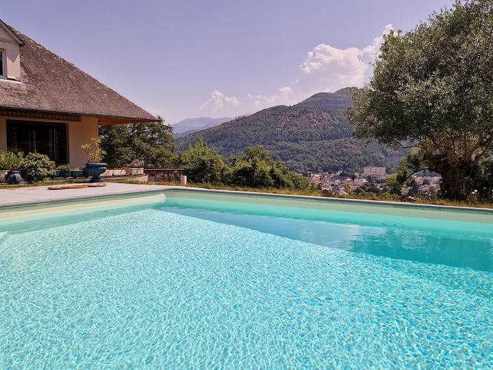 Omah Jawa - Chambre D'hôte, Vue Sur Les Pyrénées - Lourdes