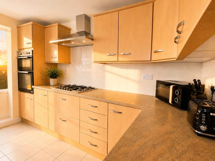 Thurso | Spacious 5-bed House | Sleeps 9 | Darts - Corby