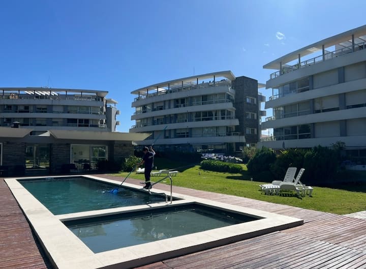 Hermoso Apartamento En Carrasco Con Garage - Montevidéu